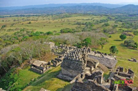 Explora la Zona Arqueológica Toniná en Chiapas - Gusto por México